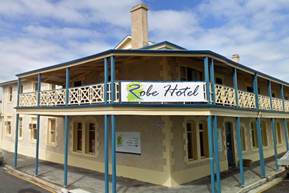 Robe Hotel SA frontage_Gg Feb10_crpmodaclead - PubTIC