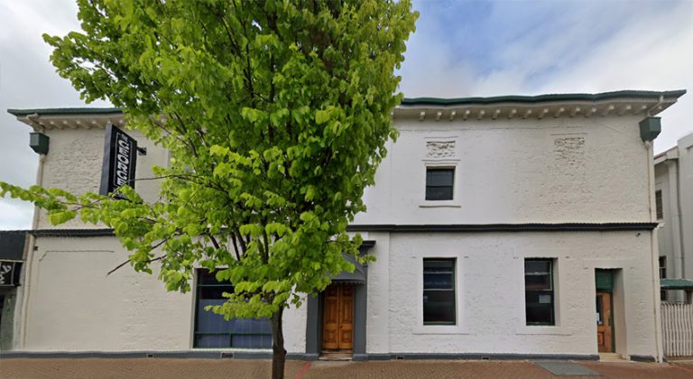 BLACK RHINO PICKS UP THE GEORGE - PubTIC