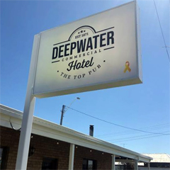 Commercial Hotel Deepwater front sign_web_cath2 - PubTIC