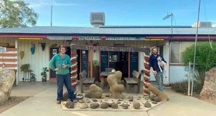 STONEHENGE STILL STANDING - PubTIC