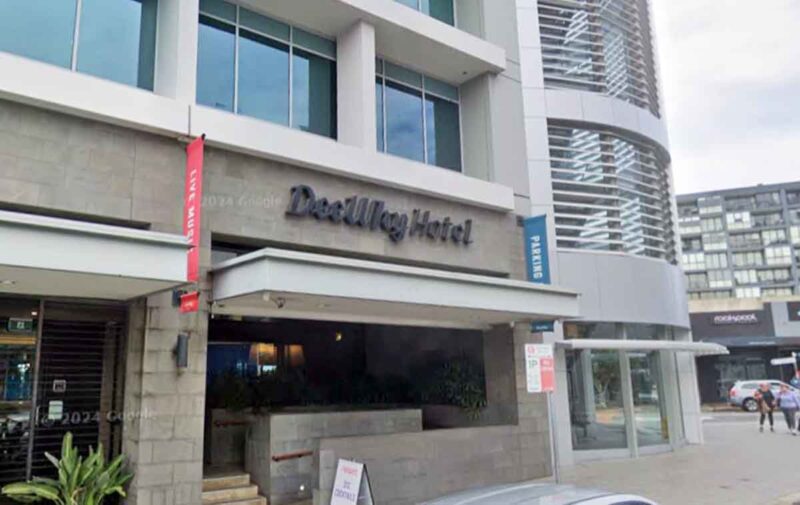 BAYFIELDS RETURN TO OLD AT DEE WHY - PubTIC